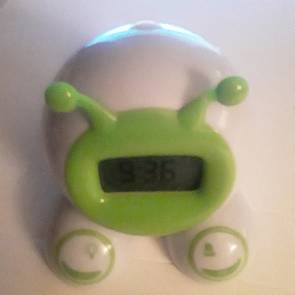 onamo | Office | Onamo Alien Led Alarm Clock White And Green Works ...